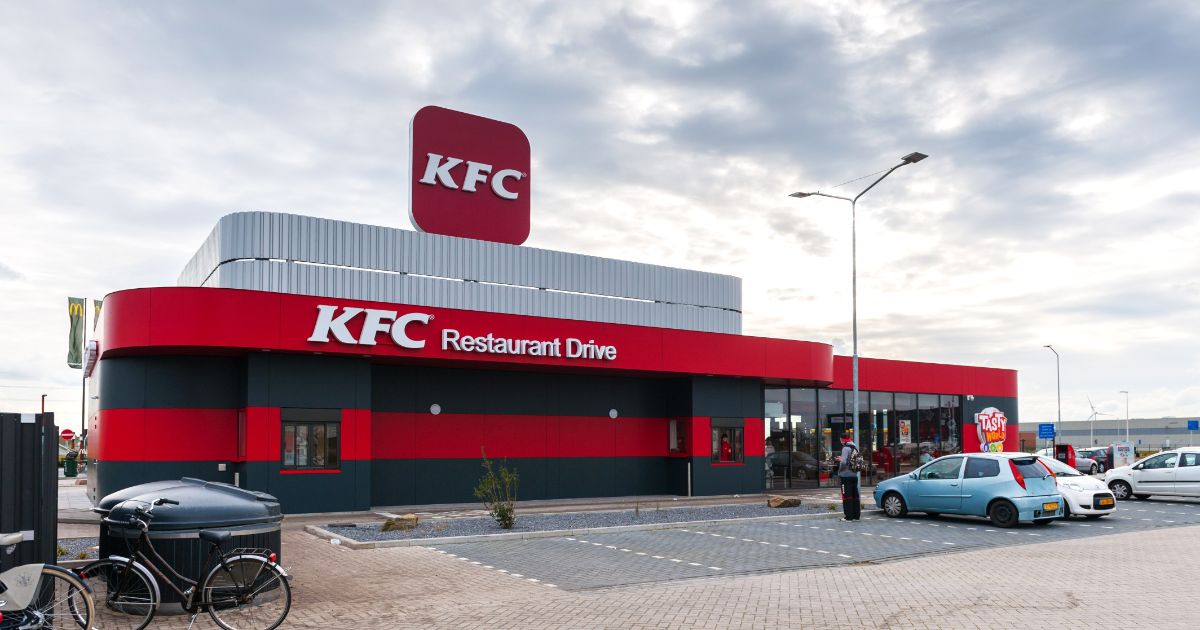Trespa® Meteon® keeps KFC Zoetermeer’s red façade bold and vibrant ...