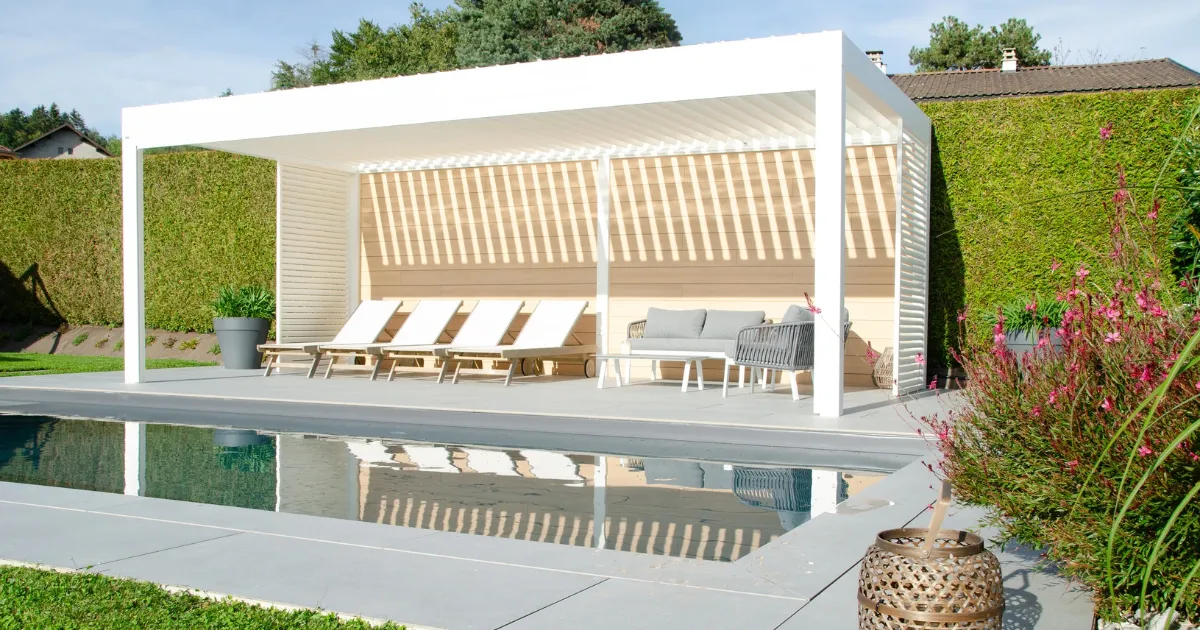 Pergola Pool House Annecy | Panneaux HPL de haute qualité