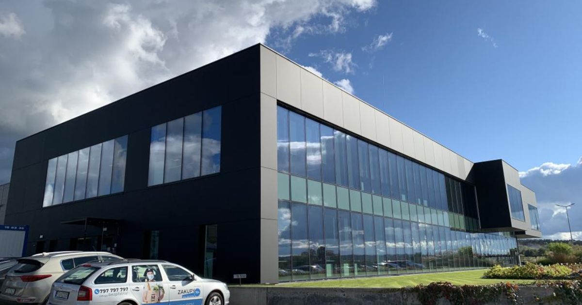 Office Building Mazonski Logistic | Trespa